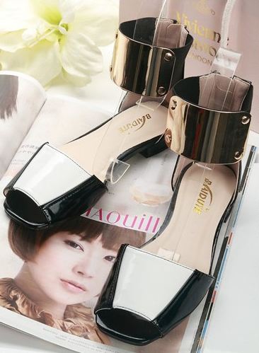 Handmade Elegant Casual Wear Flat Sandals on Luulla